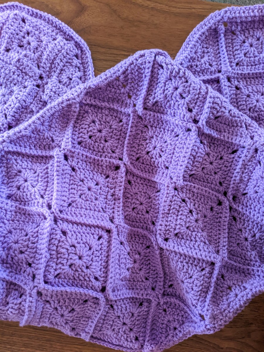 Easy Crochet: Solid Granny Square Shawl – Yolandie Horak